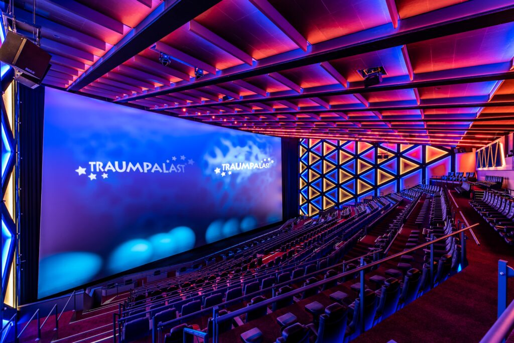 Wartungsarbeiten im IMAX im Traumpalast Leonberg - Presseportal